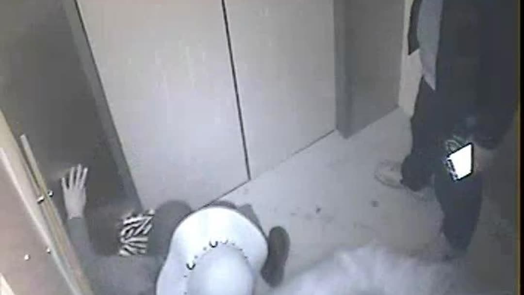 电梯里发生的一幕