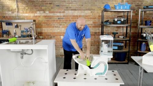 外国发明“疏通马桶”神器, 轻轻一按, 3秒钟搞定堵塞