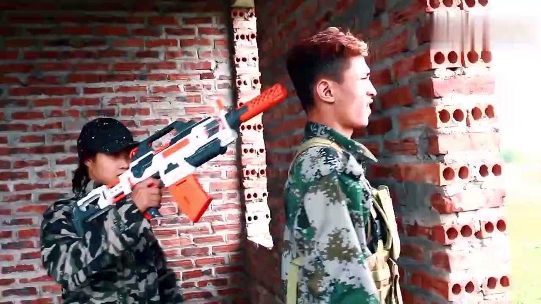 搞笑CS枪战系列-美女中计丝血逃脱,整顿装备单枪入虎穴