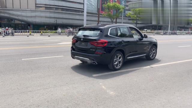 朋友新提的2021款宝马X3,上路的那刻感觉不输宝马X5了!