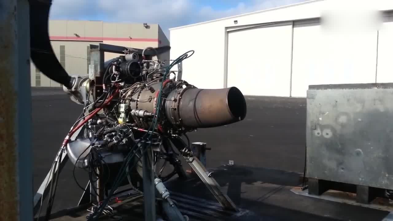 启动1000轴马力涡桨发动机,加大油门感受一下澎湃动力