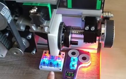 由#Hayri #MACH3 #PCBWay com 制造的 MACH3 控制的 DIY 数控...