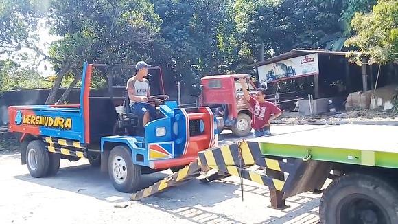 大货车上拖车,这大货车的发动机在哪