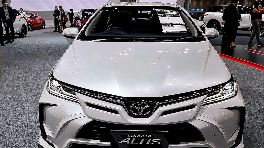 2023款丰田卡罗拉终于来了!运动外观+全新内饰,本田思域不香了