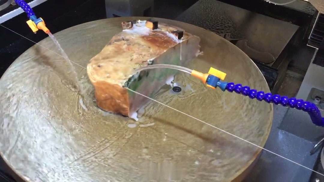 翡翠原石怎么切 广州升海教您翡翠原石的切割方法和技巧