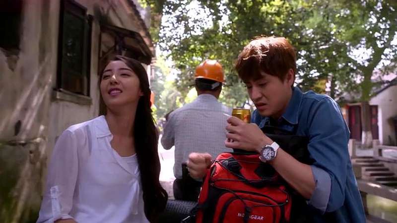 何以笙箫默:大明星也会坐这种三轮电动车?真是没架子啊!