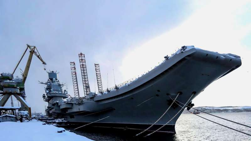 罕见同框!辽宁舰与055大驱亮出新高度,历史性跨越!