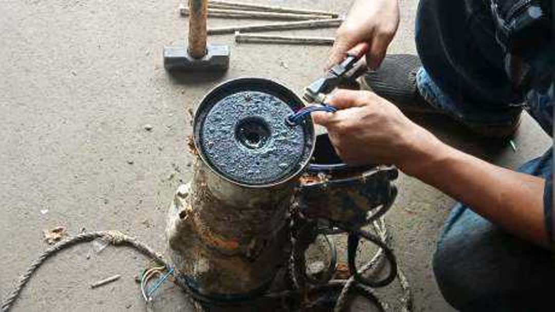 水泵测量有问题,打开里面进水挺严重,里面也太脏了