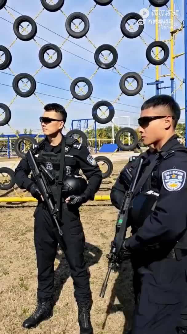 一起来看!#特警训练画面让人安全感爆棚