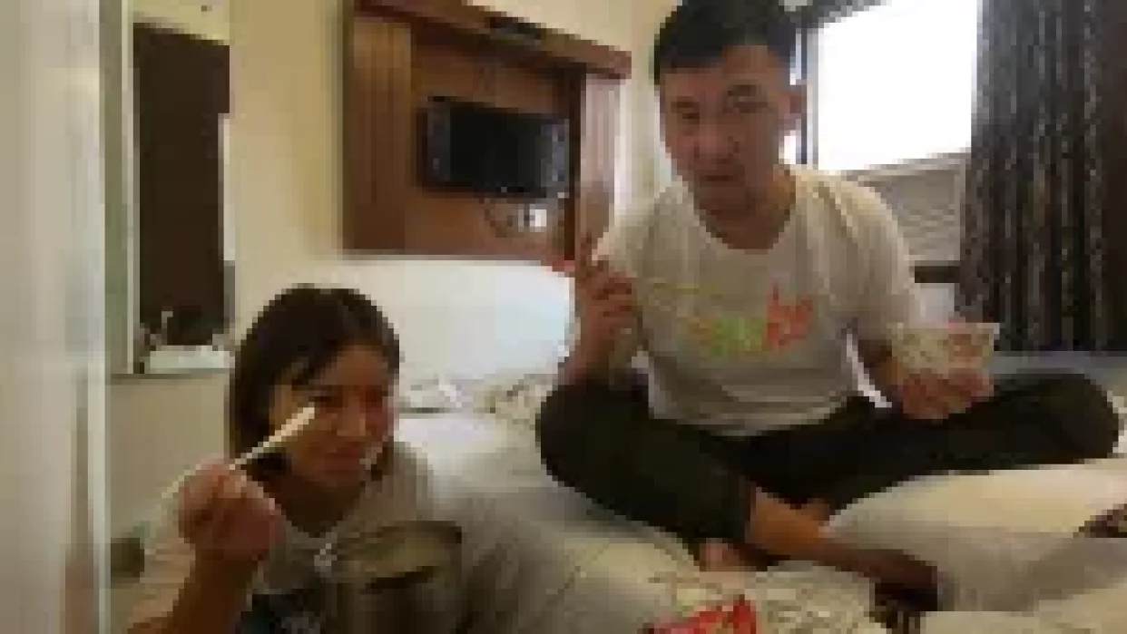中国情侣游印度,刚到几天就后悔了,离开祖国突然觉得好无助