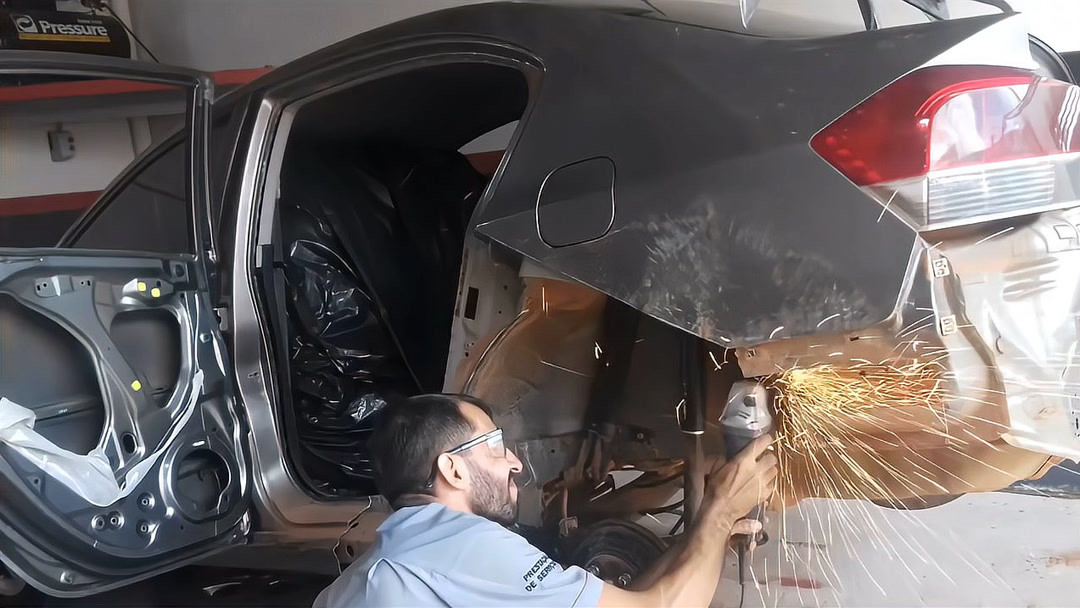 汽车钣金师傅作品展示,事故车钣金修复全过程