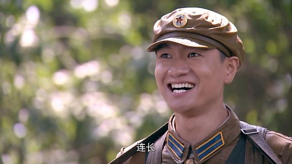 教官魔鬼训练狠虐新兵!一桶凉水浇个通透,新兵瞬间满血复活!