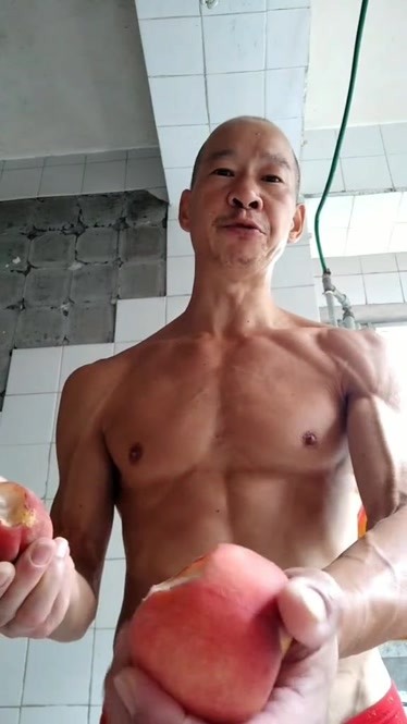 请勿模仿。每个正常人的身体里都含有癌症病毒。增加抵抗能力,养成...