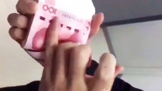 教给大家快速数钱的方法,可以媲美点钞机