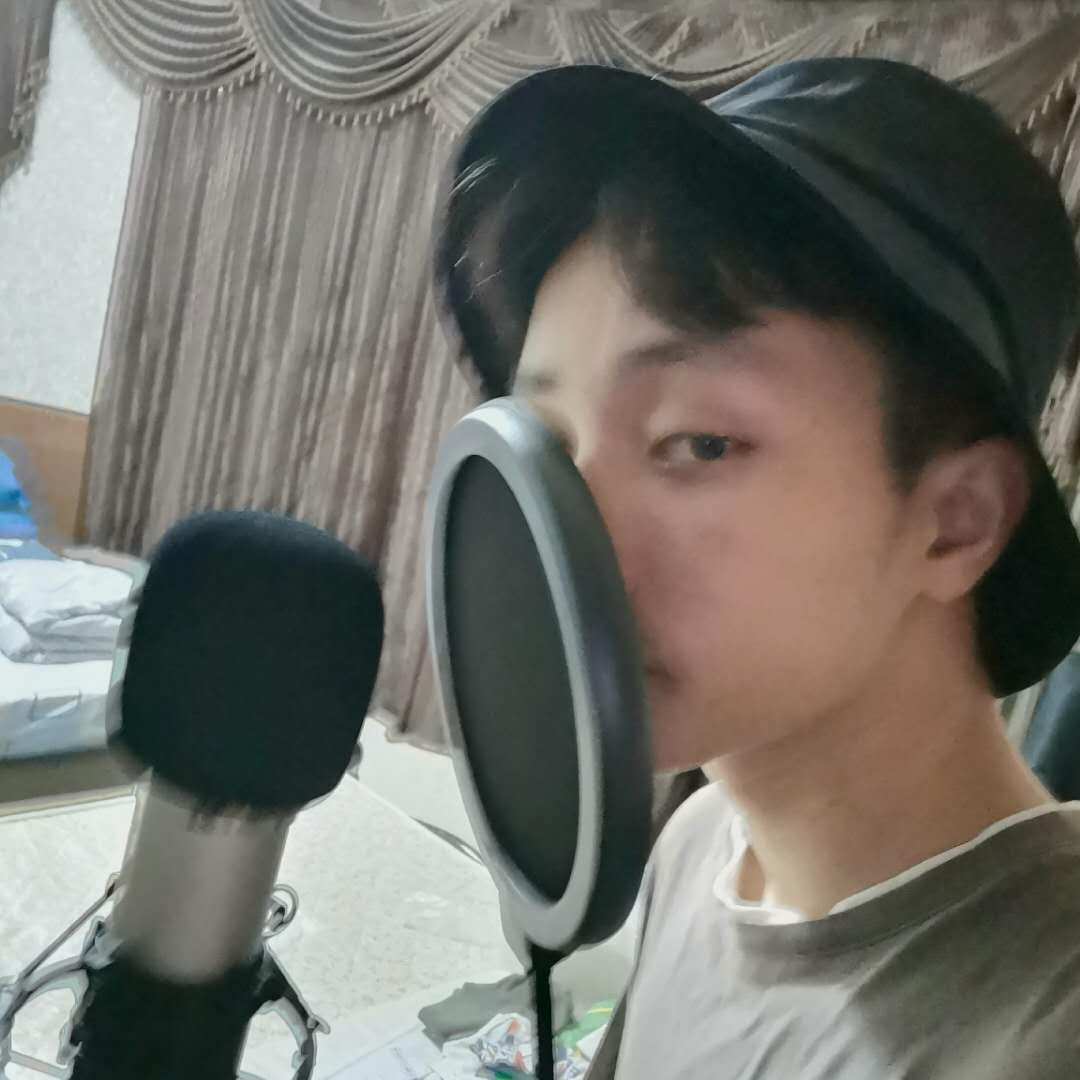 閒偉龍不是本人 