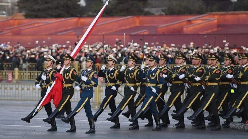 国庆节前夕,北京天安门广场举行了隆重的升旗仪式,太震撼了!