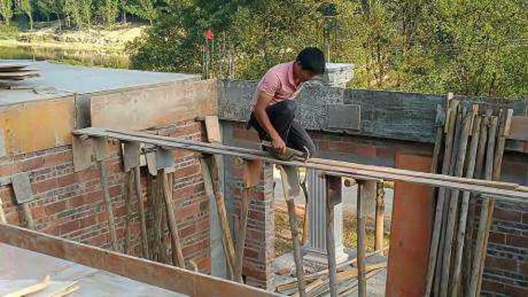 自建房客厅悬挂梁,房东不想装厅梁说影响美观,但稳定牢固更重要