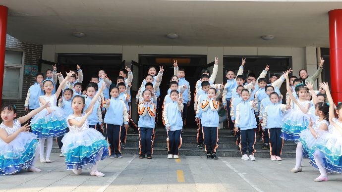 果然视频|济师附小举办第十九届班级文化艺术节