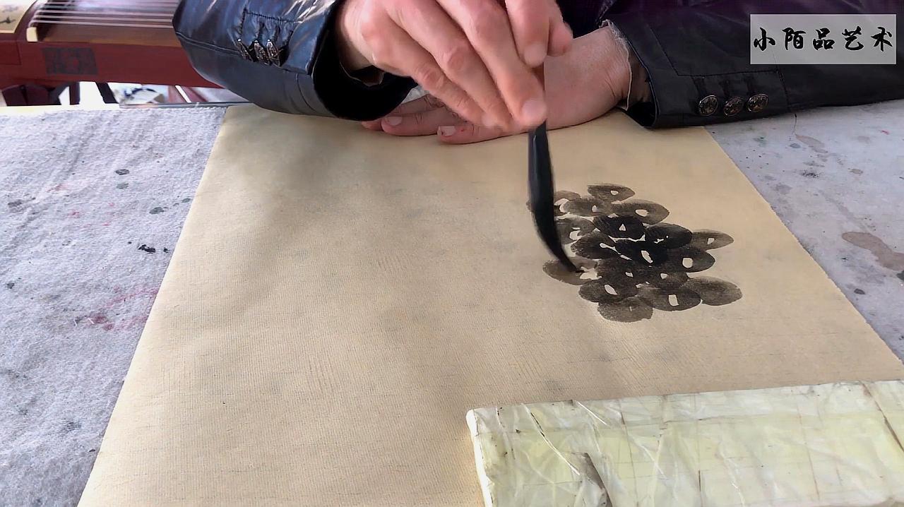 如何创作一幅简单的水墨画,今天教大家画水墨画中的葡萄