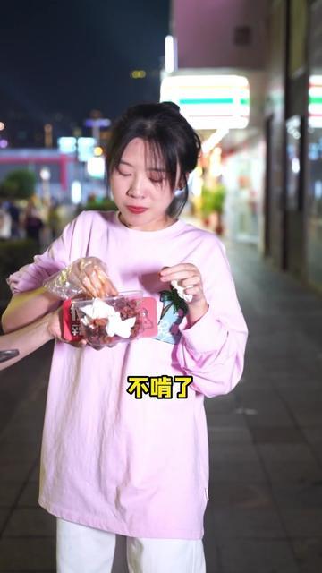 有表演过唱歌的,跳舞的,走秀的!读新闻稿的今天是头一次!街拍街访