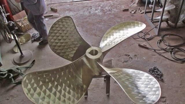 不锈钢不行,钛合金不行,国产航母螺旋桨究竟用什么材料?