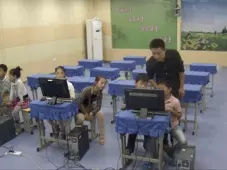 录像课-小学信息技术《个性表格巧编辑》