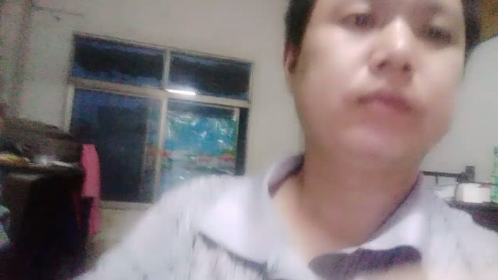 天天奋斗。打工的。下班了,晚上不加班,在宿舍是最寂寞的。