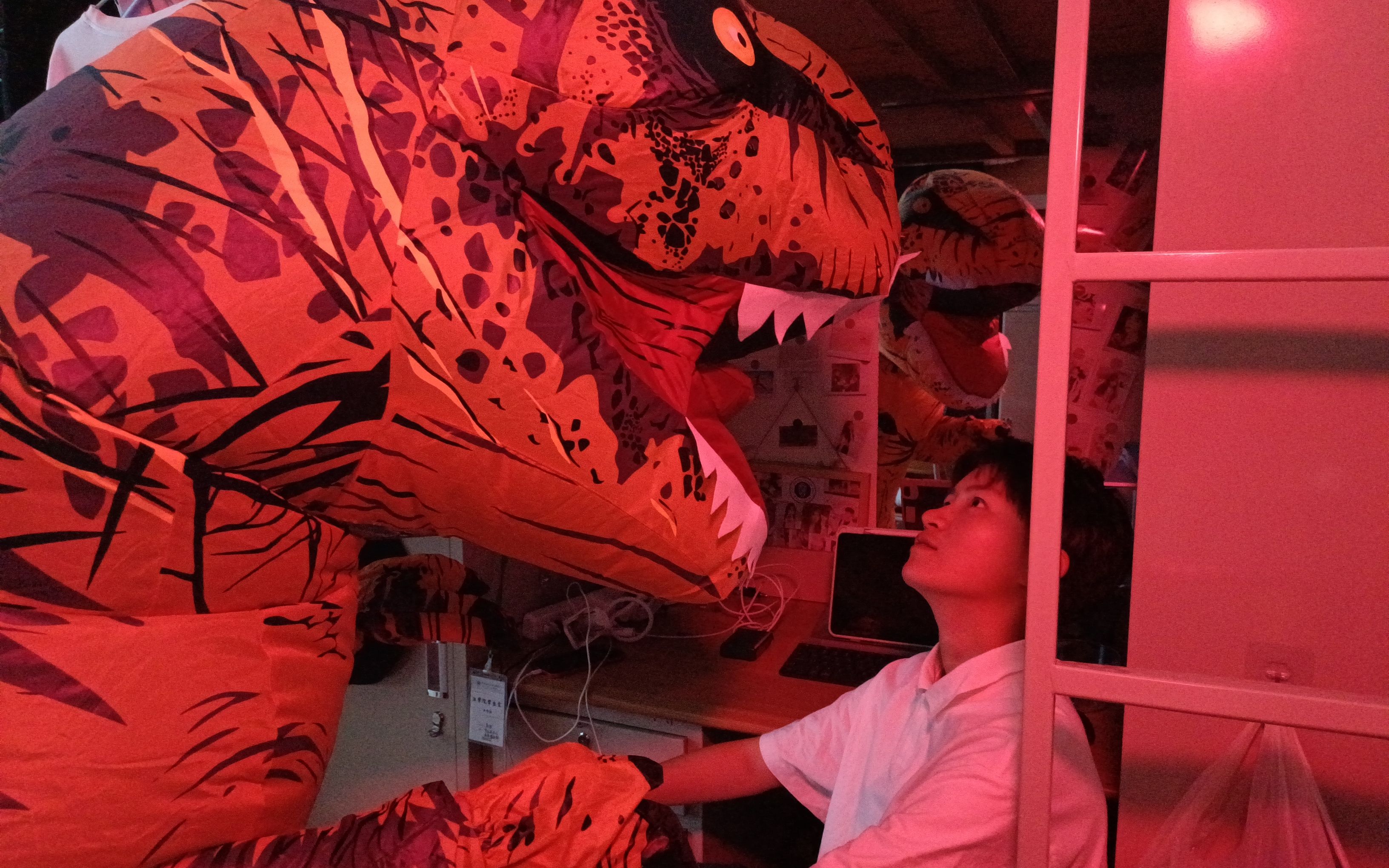 【火海】宿舍区不能有恐龙,更不能有火灾!