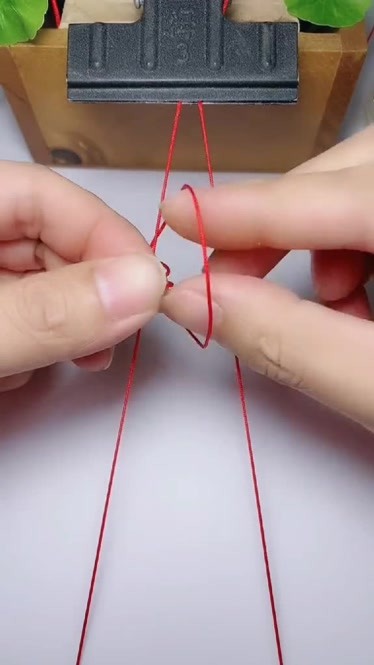 花一分钟学会,勋章小挂件编织教程