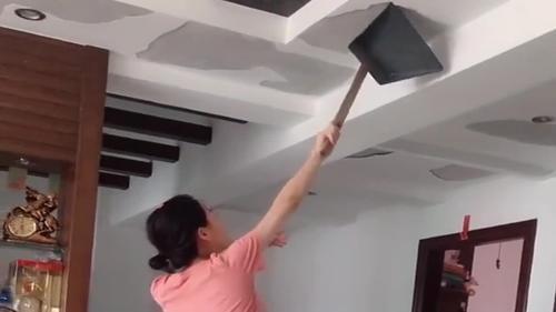 才装修一年的房子,房顶上都掉皮了,这钱算是白花了