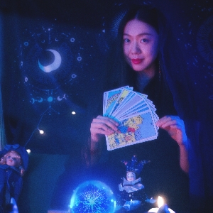 爽爽是塔罗牌师 