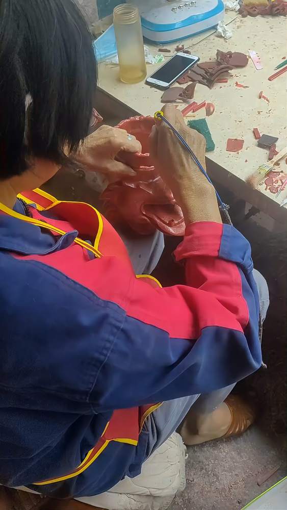 传统工艺麒麟蜡模制作