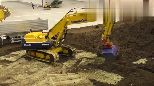 玩挖掘机模型,方向操控,要熟悉很长时间,才能灵活控制!