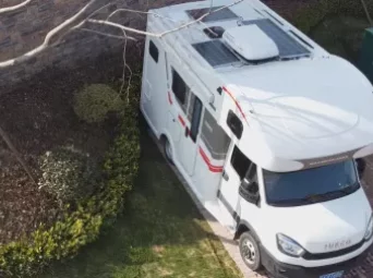 自驾游最佳选择,不到30万的依维柯C型房车,看看啥样?