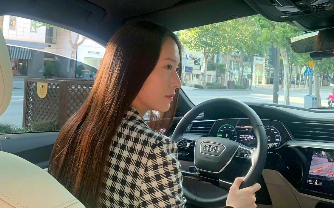 秀晶啊,怎么突然代言这么便宜的一款:奥迪q4纯电动汽车e-tron。奥迪的...