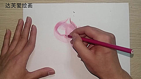 第五期:彩铅画洋葱,今天把厨房里的洋葱拿过来画一下,不要太调皮