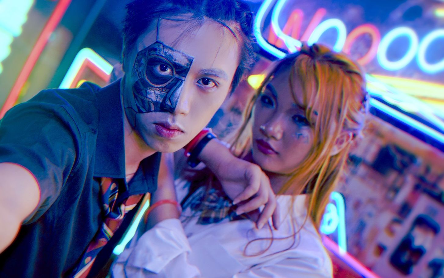 【摄影日记】如何用一把荧光棒,进入赛博朋克