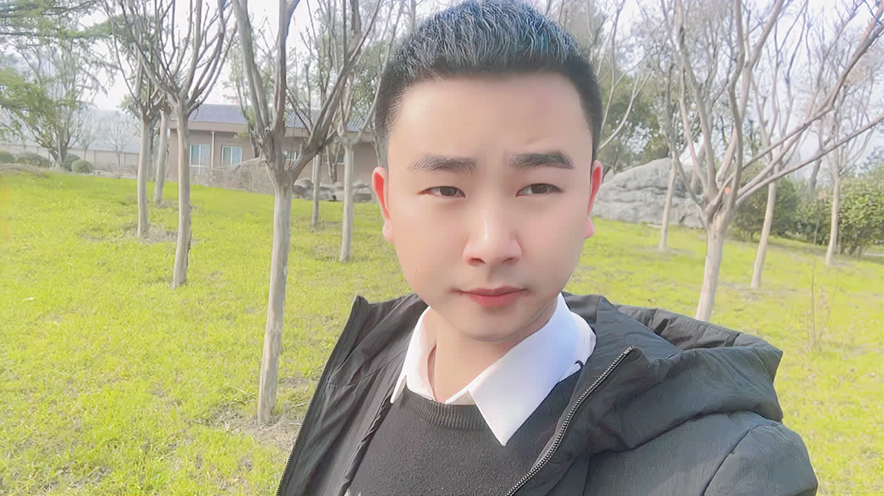小伙野外迷失方向,一分钟轻松辨别方向,摆脱困境,成功脱险!