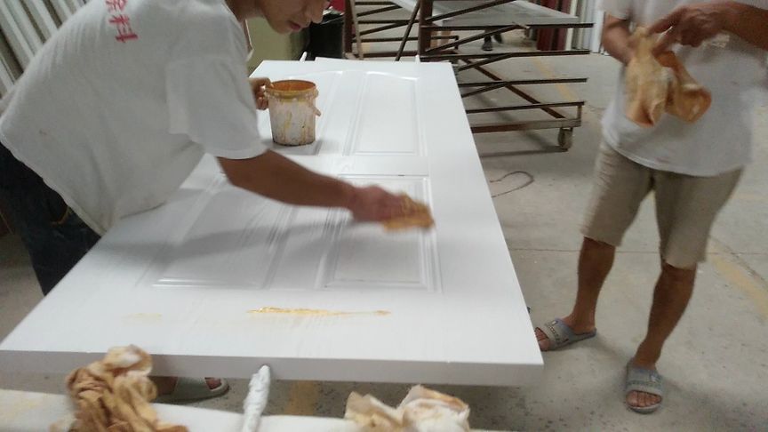 实木门显纹油漆制作过程