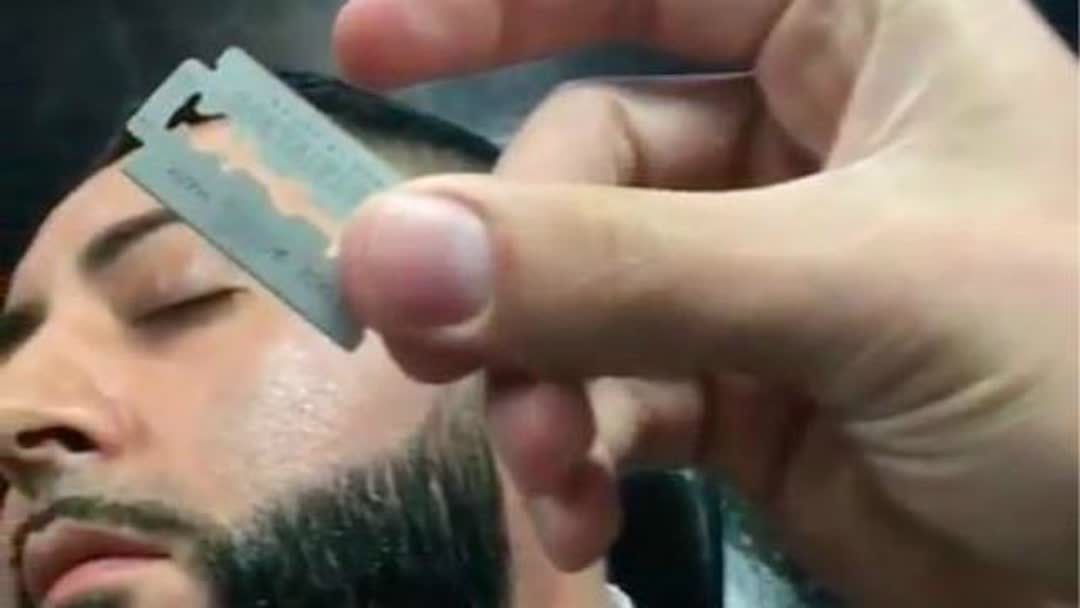 用刀片刮胡子好干净,看着真舒服!