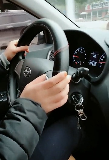 给你们看看现实版的男司机打方向盘,这才是标准动作