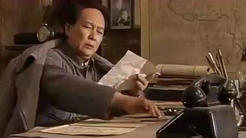 领袖和老蒋斗智斗勇,收到首长电报决定绝不能无条件地出席谈判