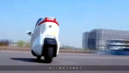 高大上的国产两轮电动车,带空调,看会自平衡,看似撞不翻