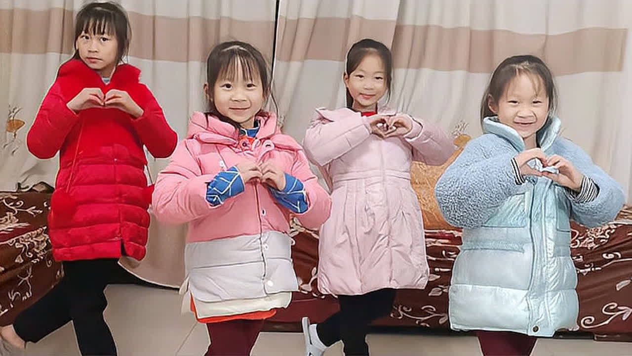 四姐妹一首《听我说谢谢你》手势舞,送给所有的叔叔阿姨