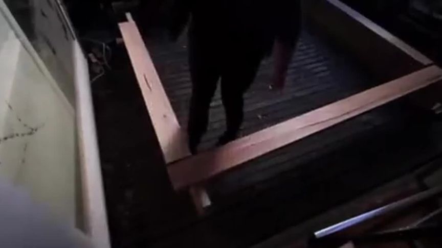 简约实木床制作过程 吸引我的是他的木工工具