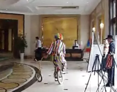 滑稽小丑互动表演|小丑礼物大派送