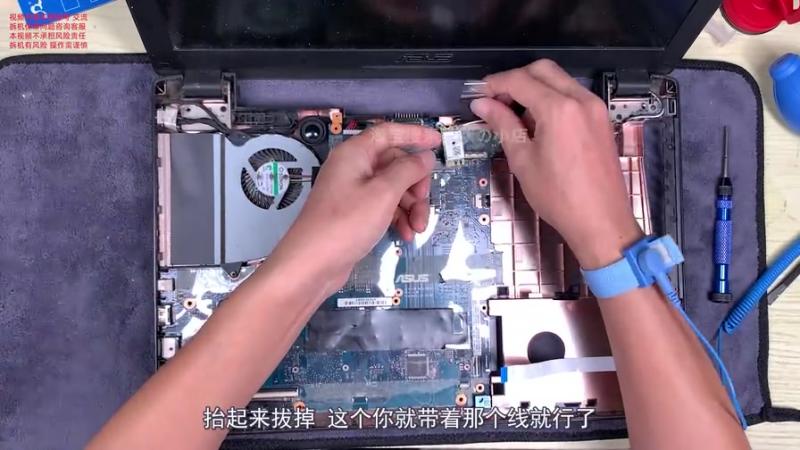 小秋搞机华硕飞行堡垒FXPRO战争雷霆拆机清灰涂硅脂维护视频