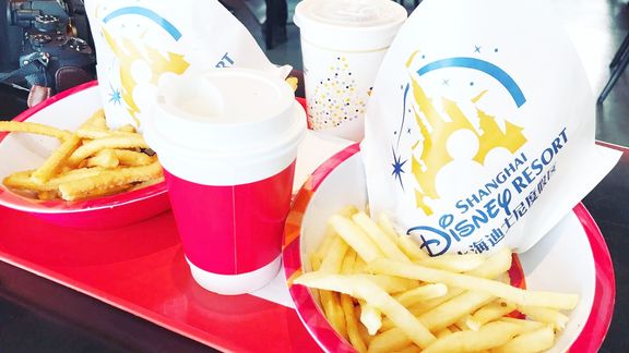 上海迪士尼再曝问题: 2次卖过期食品,均被行政罚款