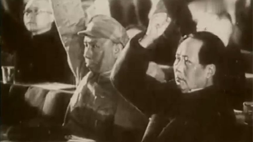 不朽的历史时刻!1949年周恩来庄严宣布我国国旗国歌诞生