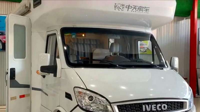 中天6速手动挡房车,依维柯底盘单拓展,内饰超漂亮